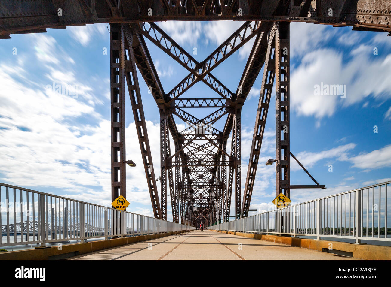 The Big Four Bridge that connects Kentucky and Indiana is an old ...