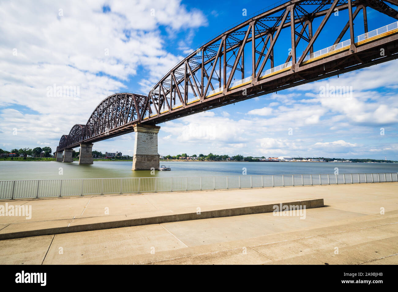The Big Four Bridge that connects Kentucky and Indiana is an old ...