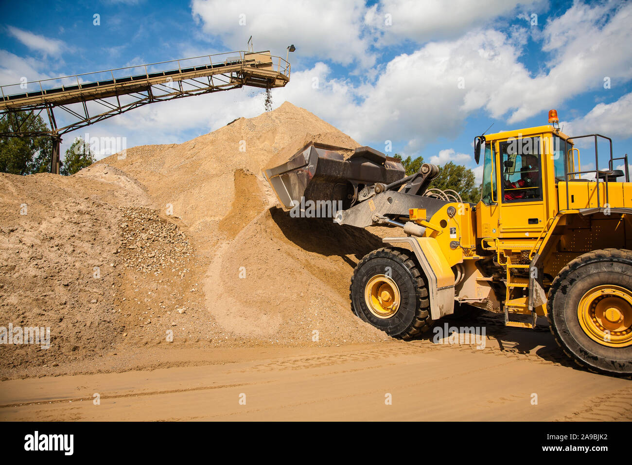 Loader belts hi-res stock photography and images - Alamy