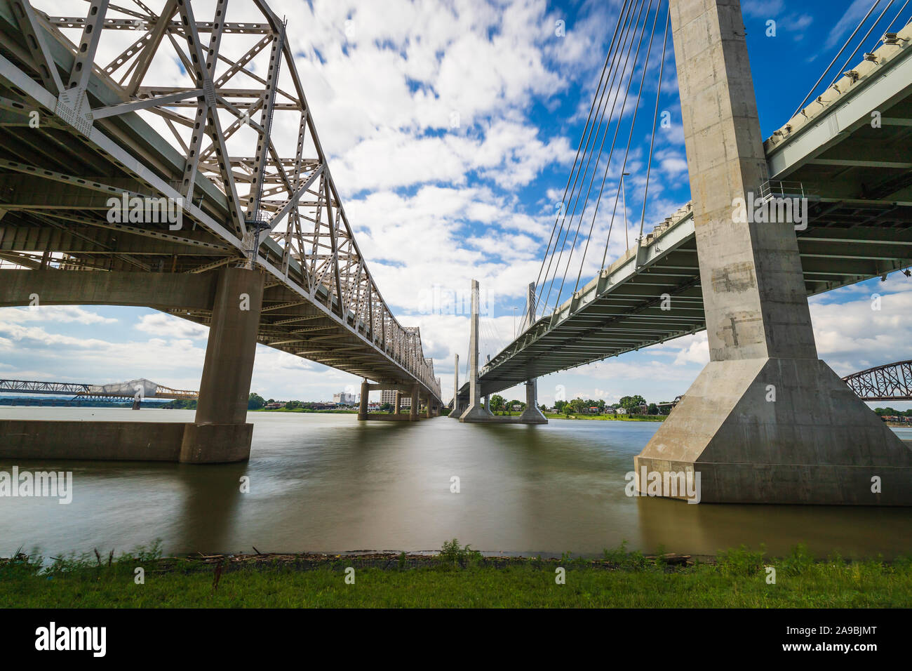 The Abraham Lincoln Bridge and John F. Kennedy Memorial Bridge crossing ...