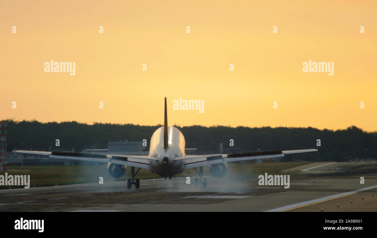 Landing photo hi-res stock photography and images - Alamy