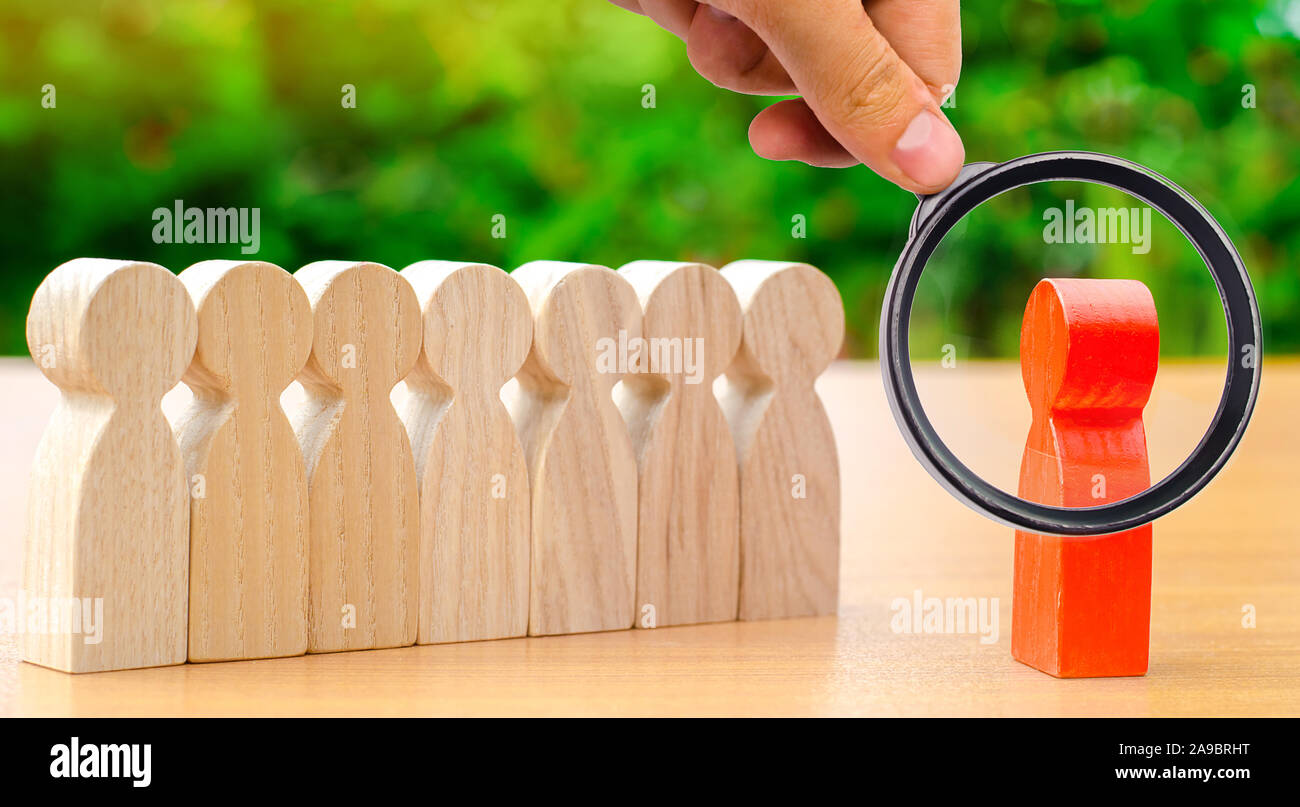 The leader communicates with the team and gives instructions. Business ...