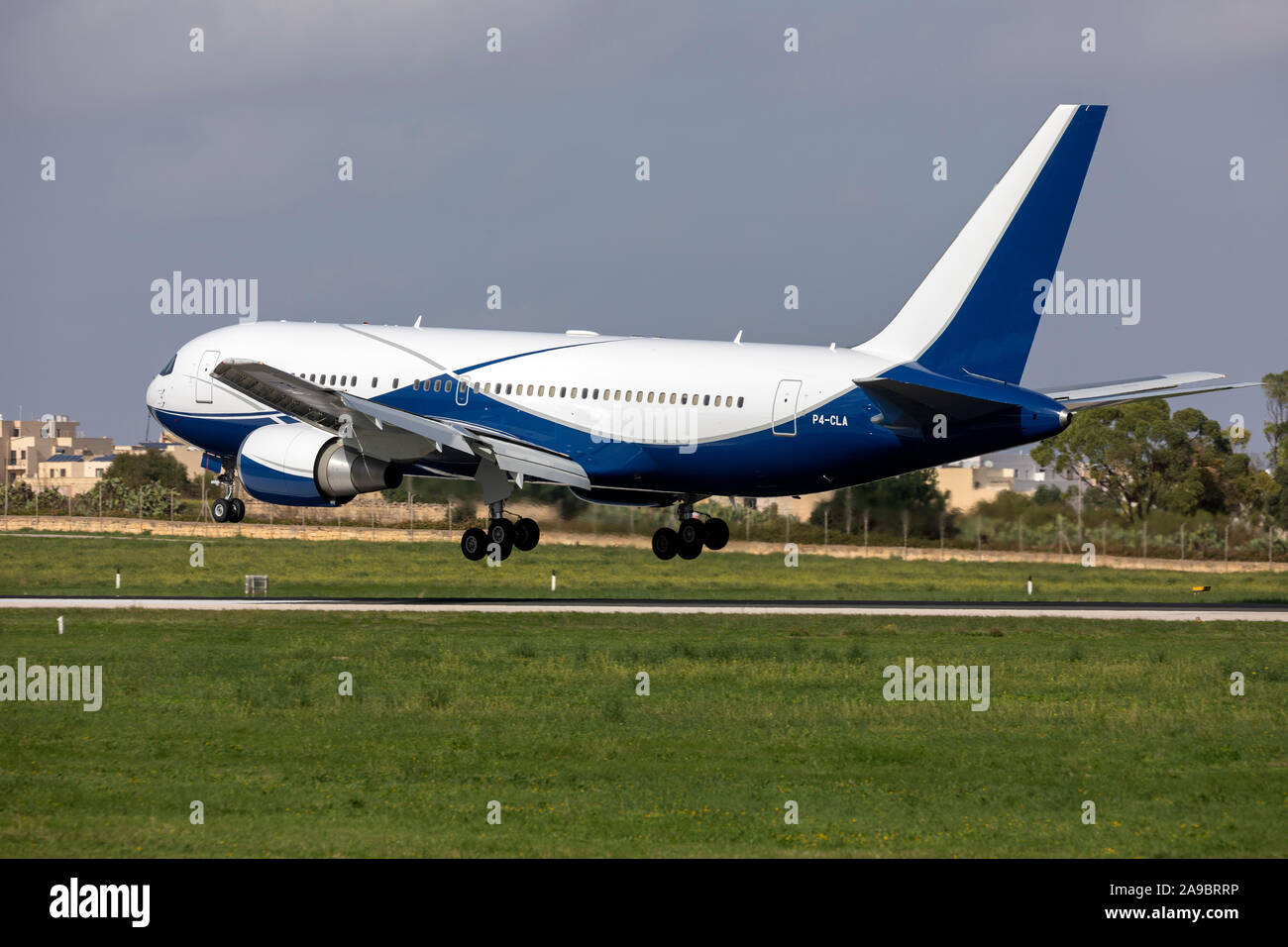 Comlux Aviation Boeing 767-2DX(ER) (Reg: P4-CLA) landing runway 31 ...