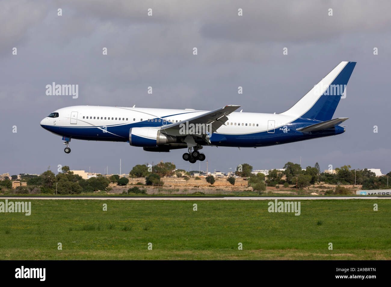 Comlux Aviation Boeing 767-2DX(ER) (Reg: P4-CLA) landing runway 31 ...