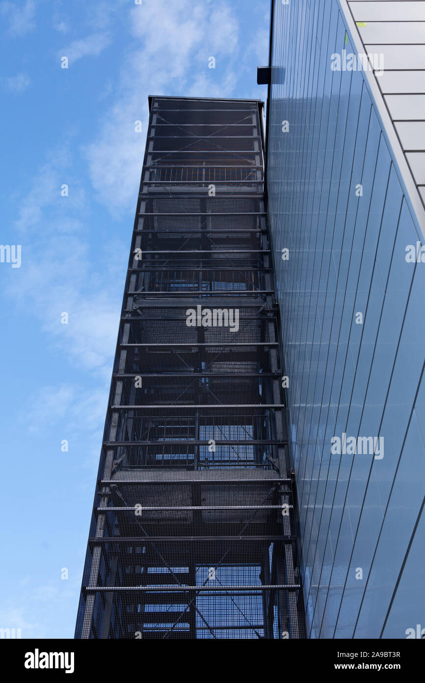 Hospital entrances hi-res stock photography and images - Alamy