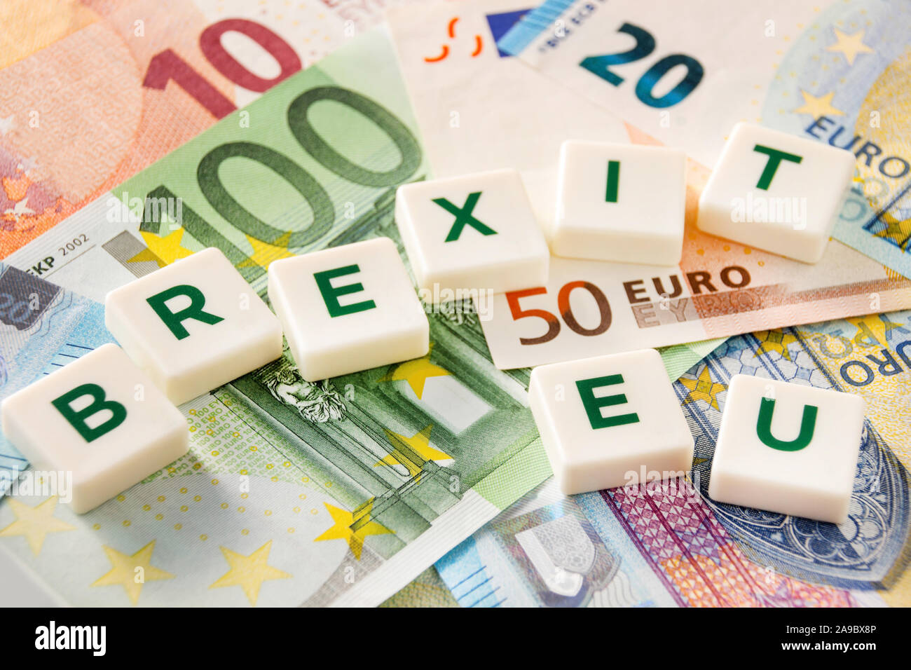 Leaving contract hi-res stock photography and images - Alamy