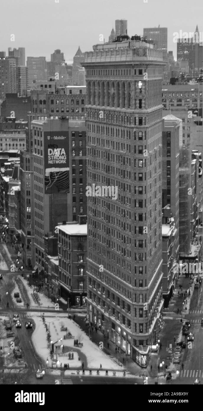Side view flatiron building manhattan hi-res stock photography and ...
