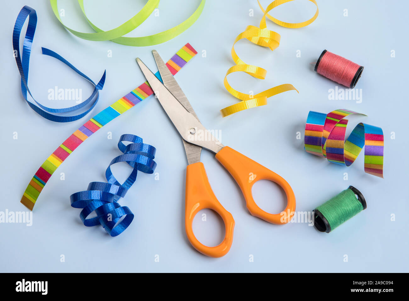 Scissors cutting green ribbon hi-res stock photography and images - Alamy