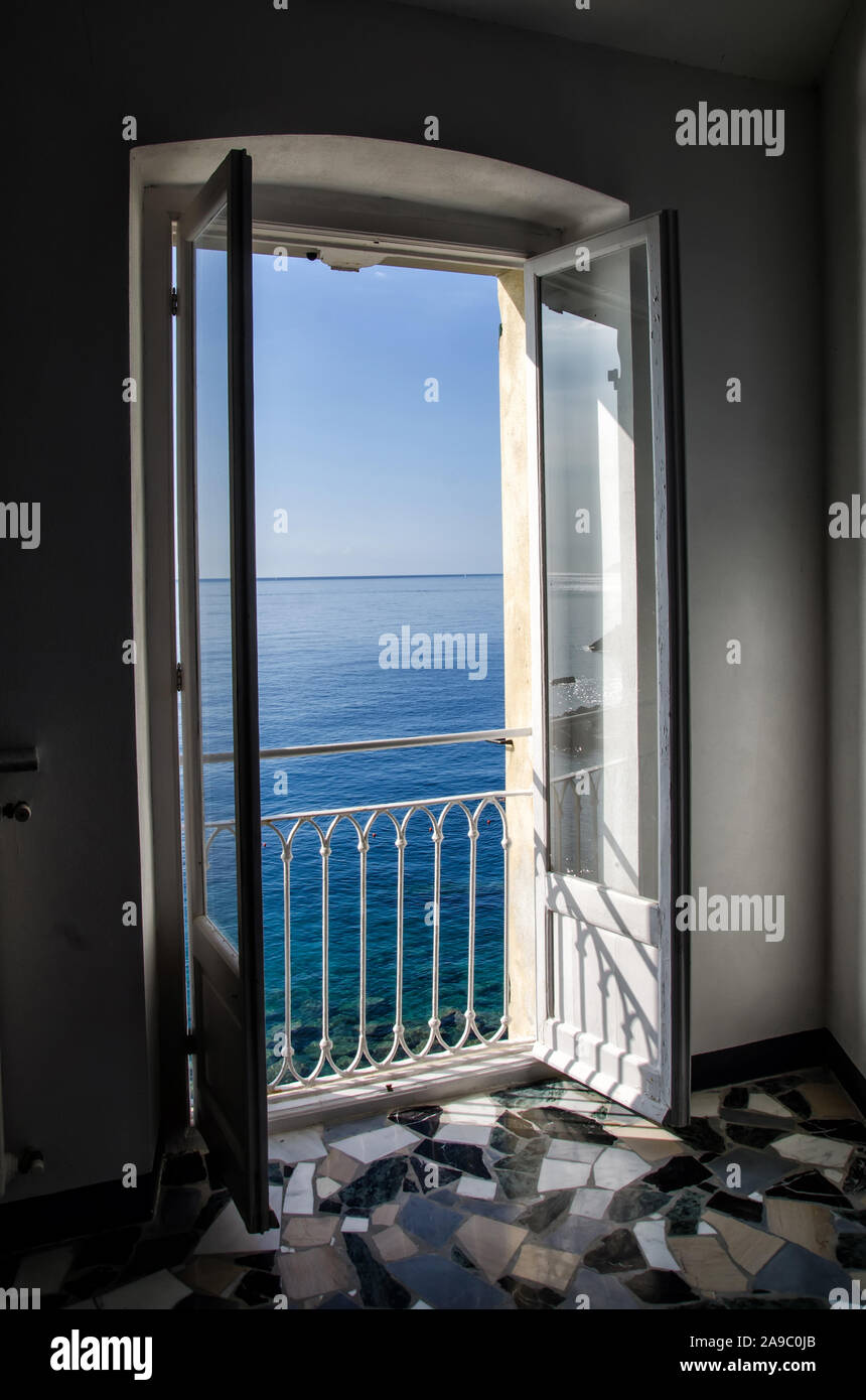 Interior view through open door hi-res stock photography and images - Alamy