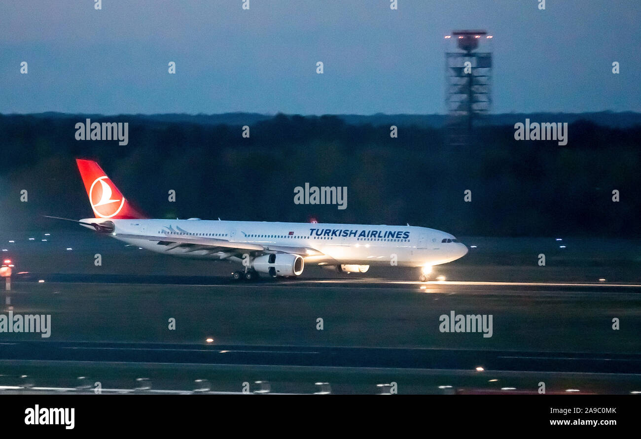 Berlin, Germany. 14th Nov, 2019. Flight TK 1723 of Turkish Airlines ...