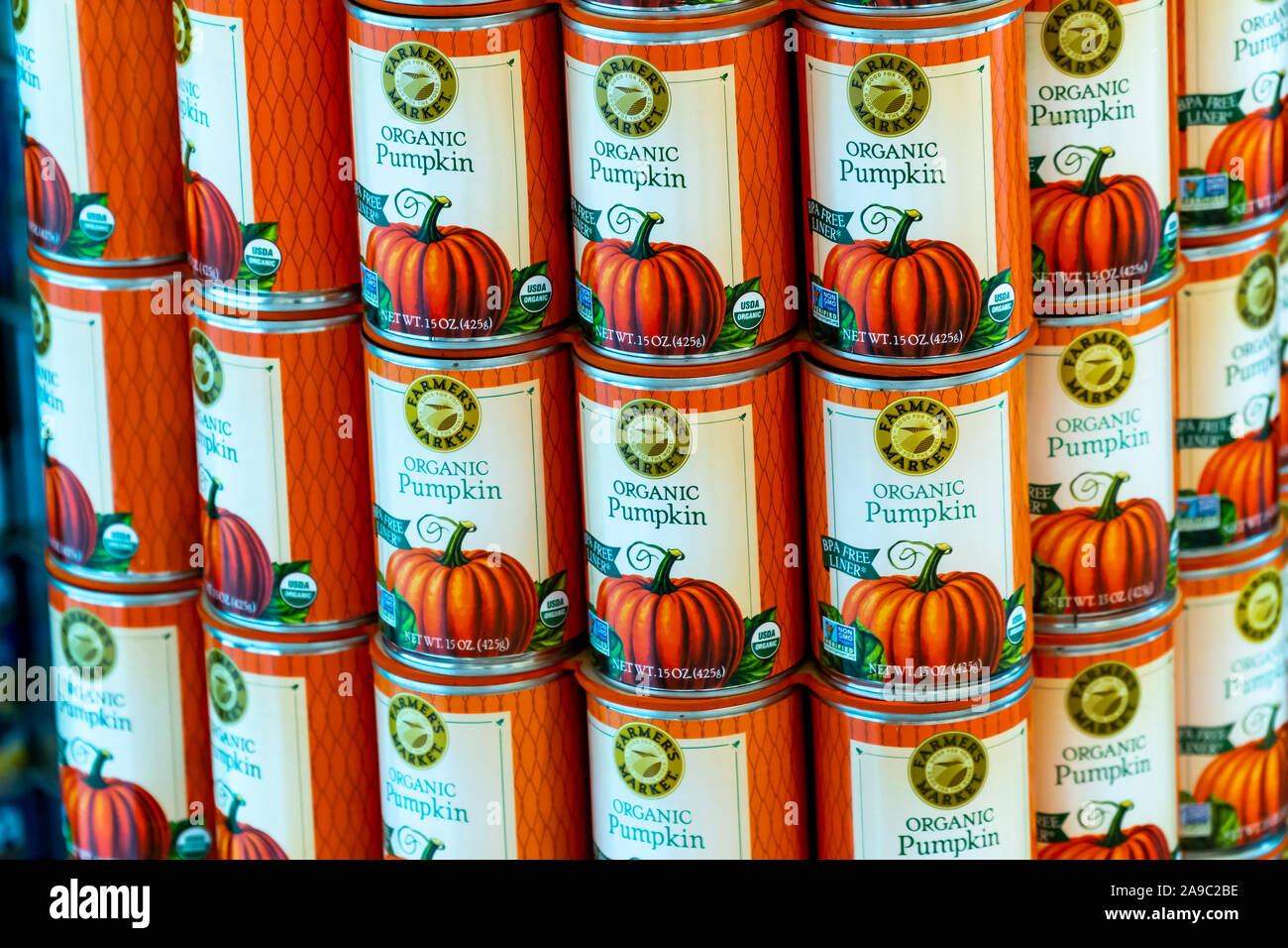 Canned pumpkin tins hi-res stock photography and images - Alamy
