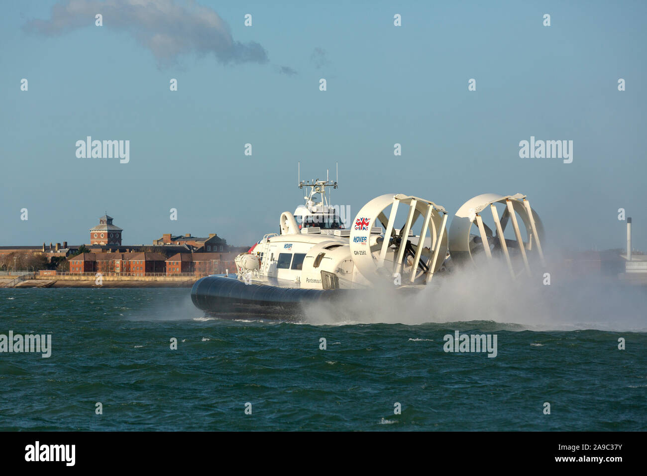 Cross channel hovercraft hi-res stock photography and images - Alamy