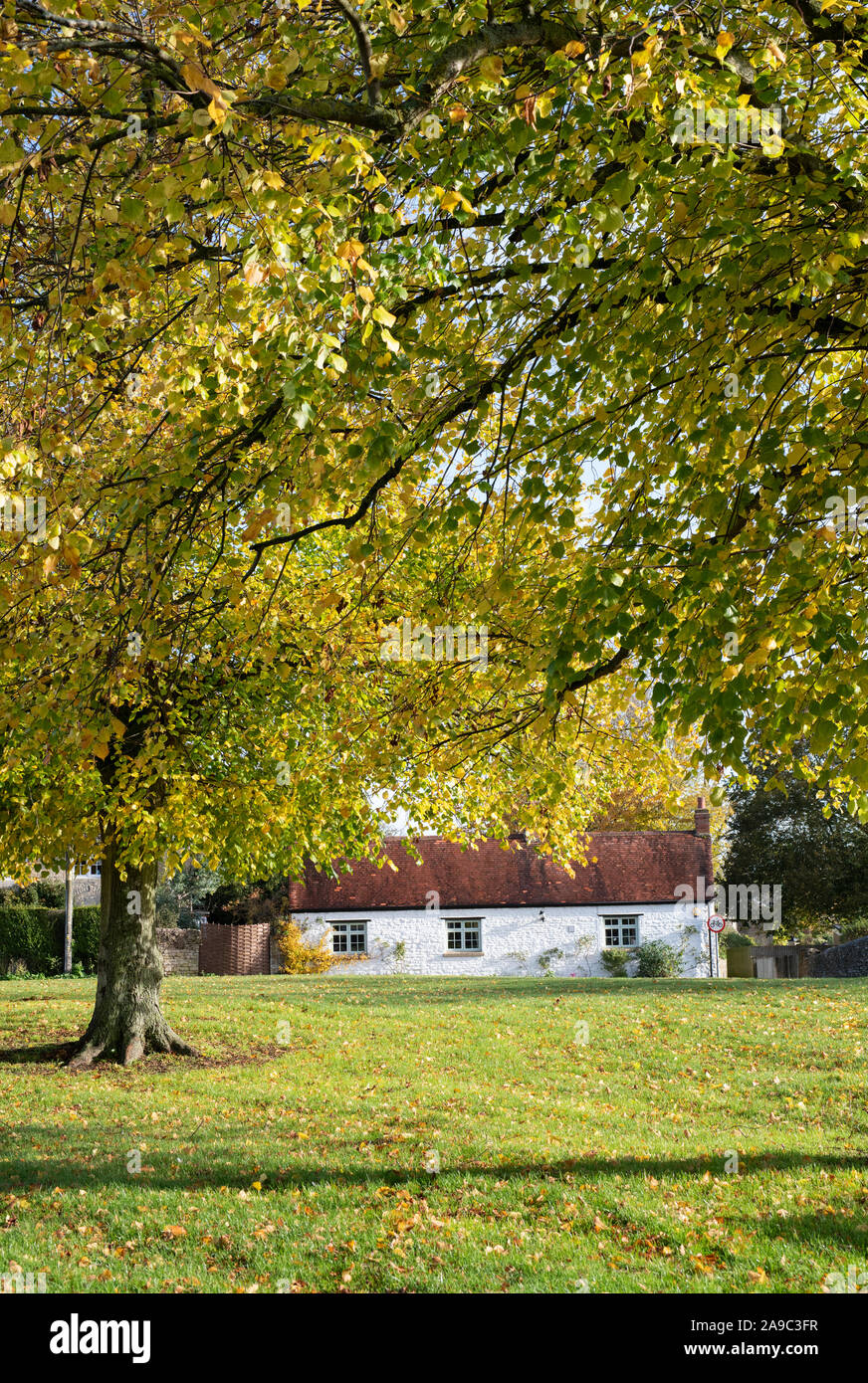 Red painted cottage house hi-res stock photography and images - Alamy