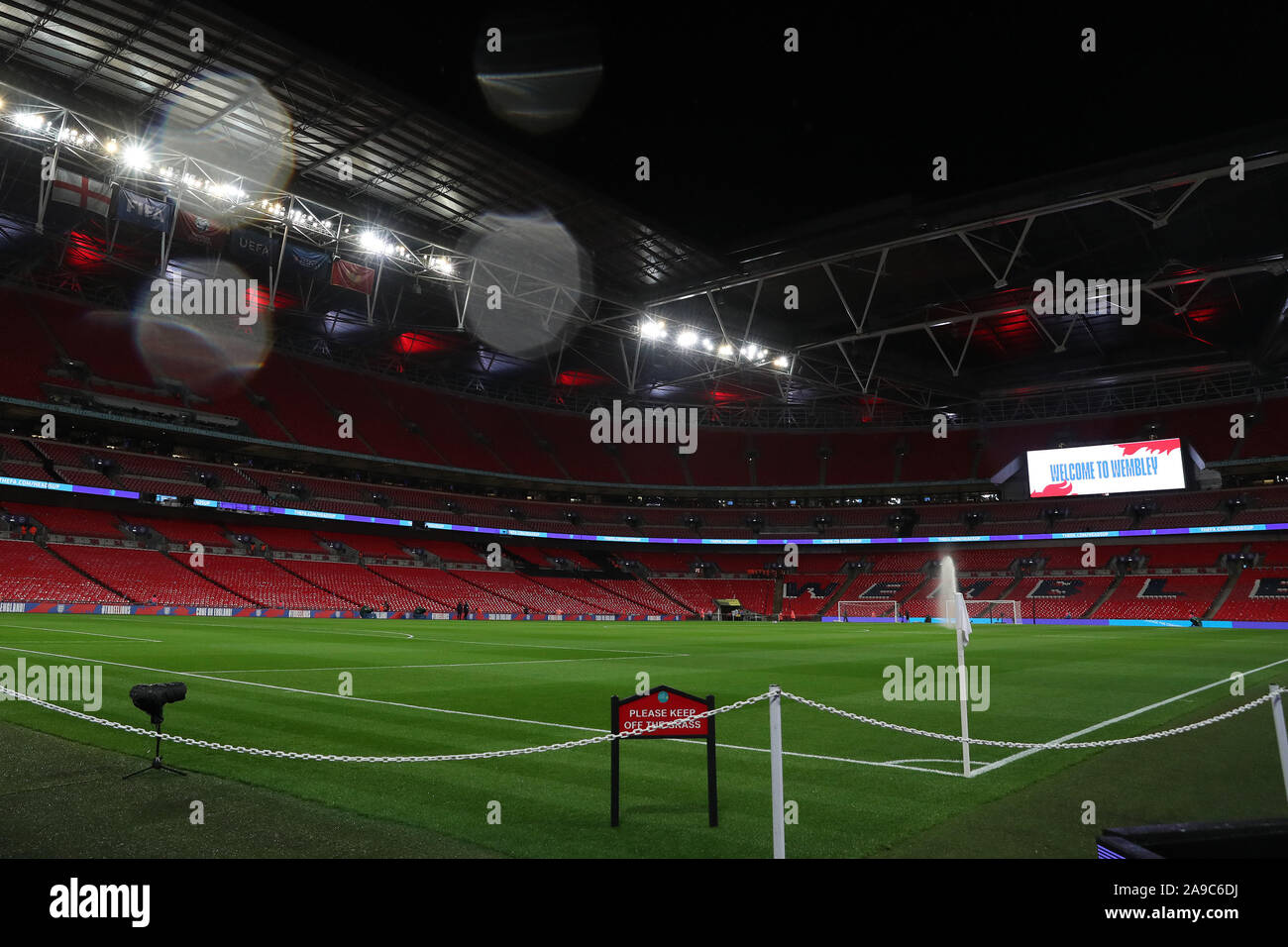General view of inside wembley stadium hi-res stock photography and ...