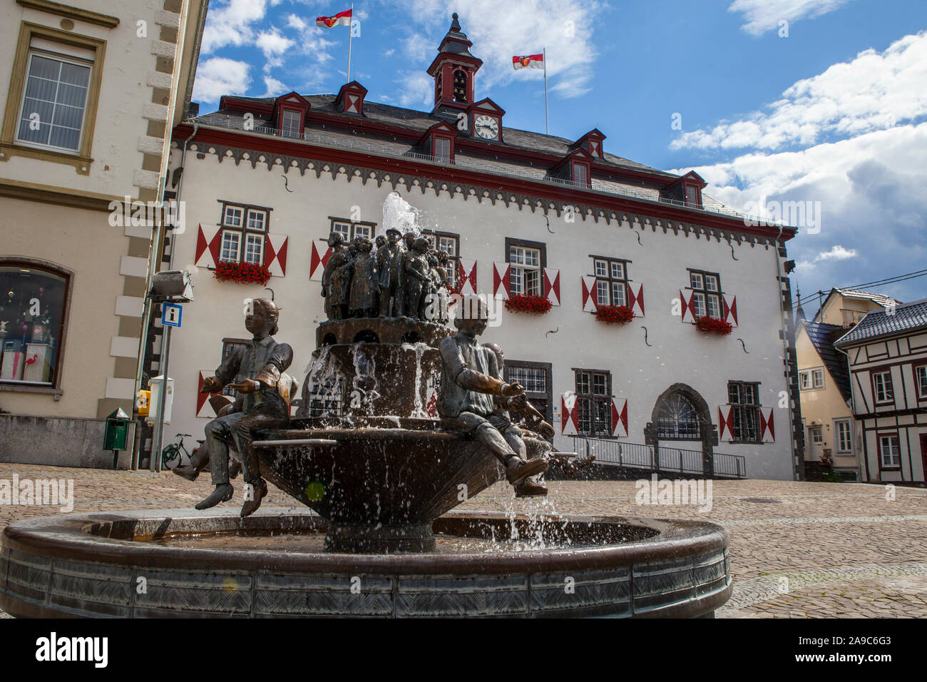Fountain and Town Hall in the Market Square of Linz am Rhein in Germany ...