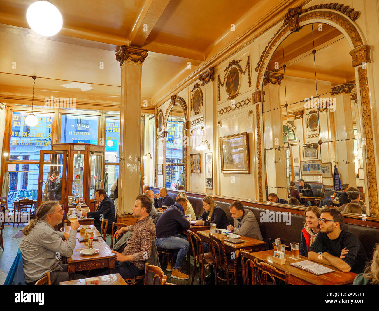 Cafe Mort Subite, Brussels, Belgium Stock Photo - Alamy