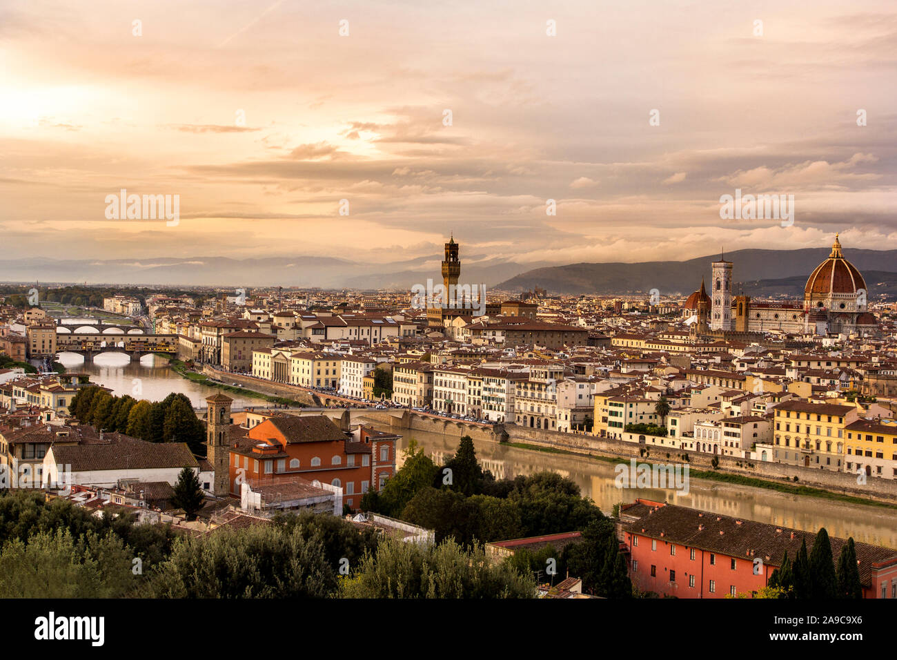Florence street view hi-res stock photography and images - Alamy