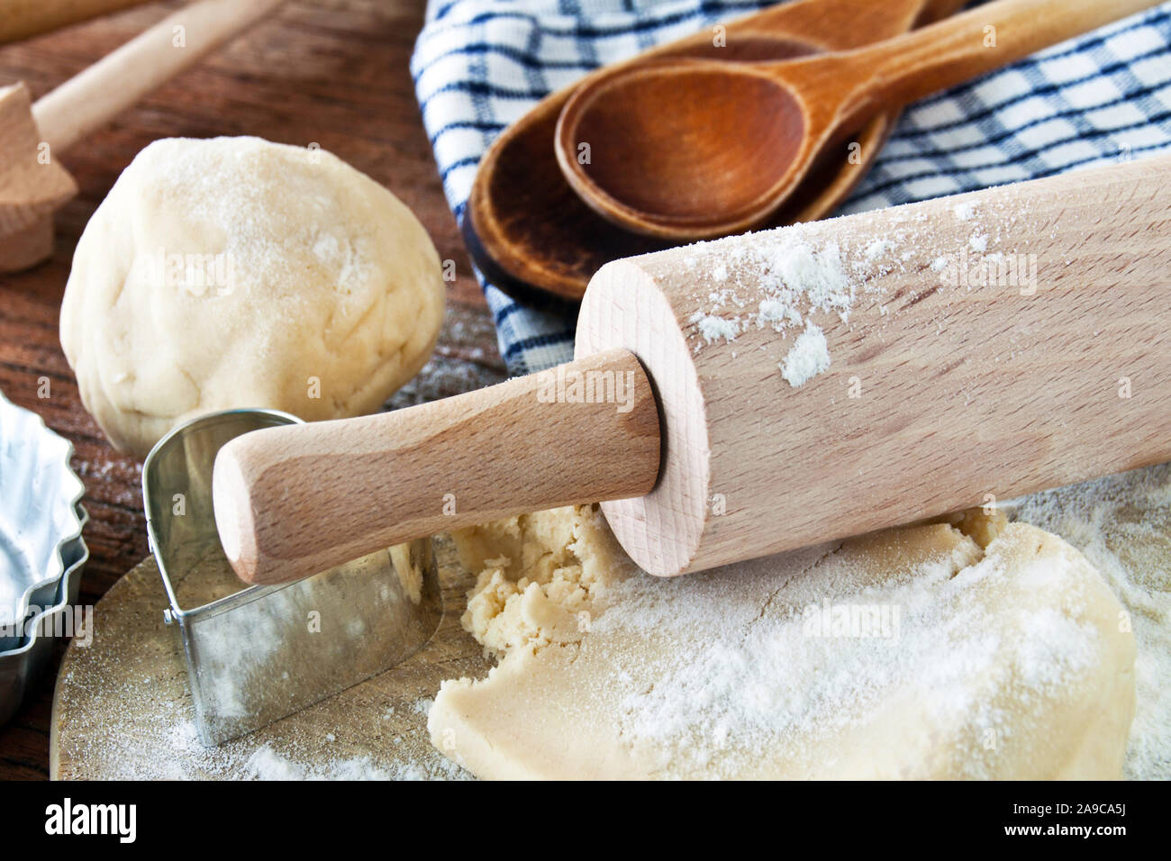 Baking forms and dough in the kitchen Stock Photo - Alamy