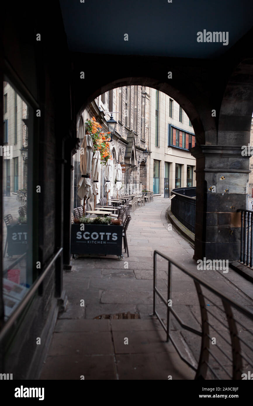 Archway on Victoria Street Edinburgh Stock Photo - Alamy