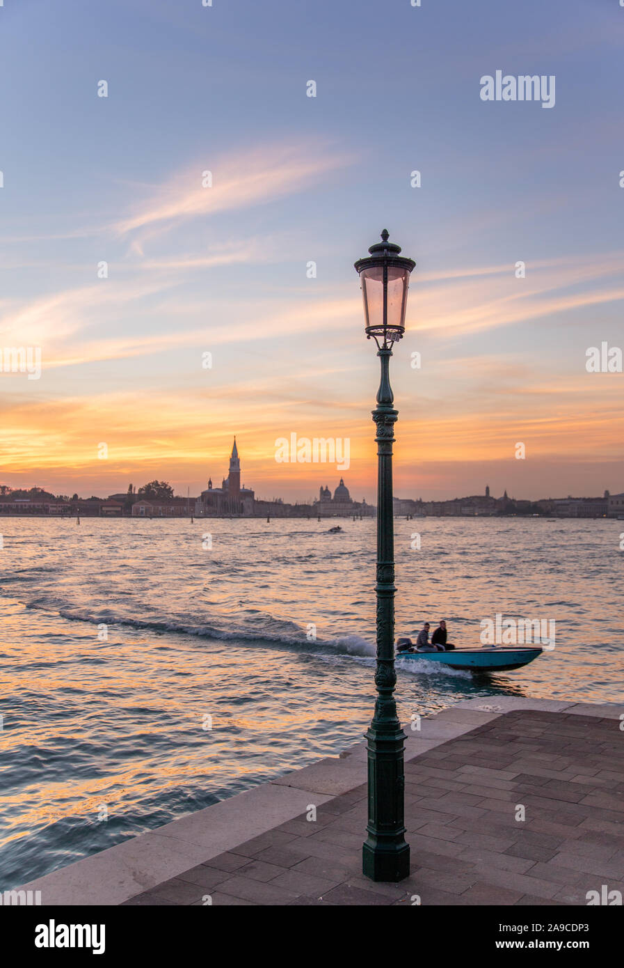 Sunset over palazzo venezia hi-res stock photography and images - Alamy