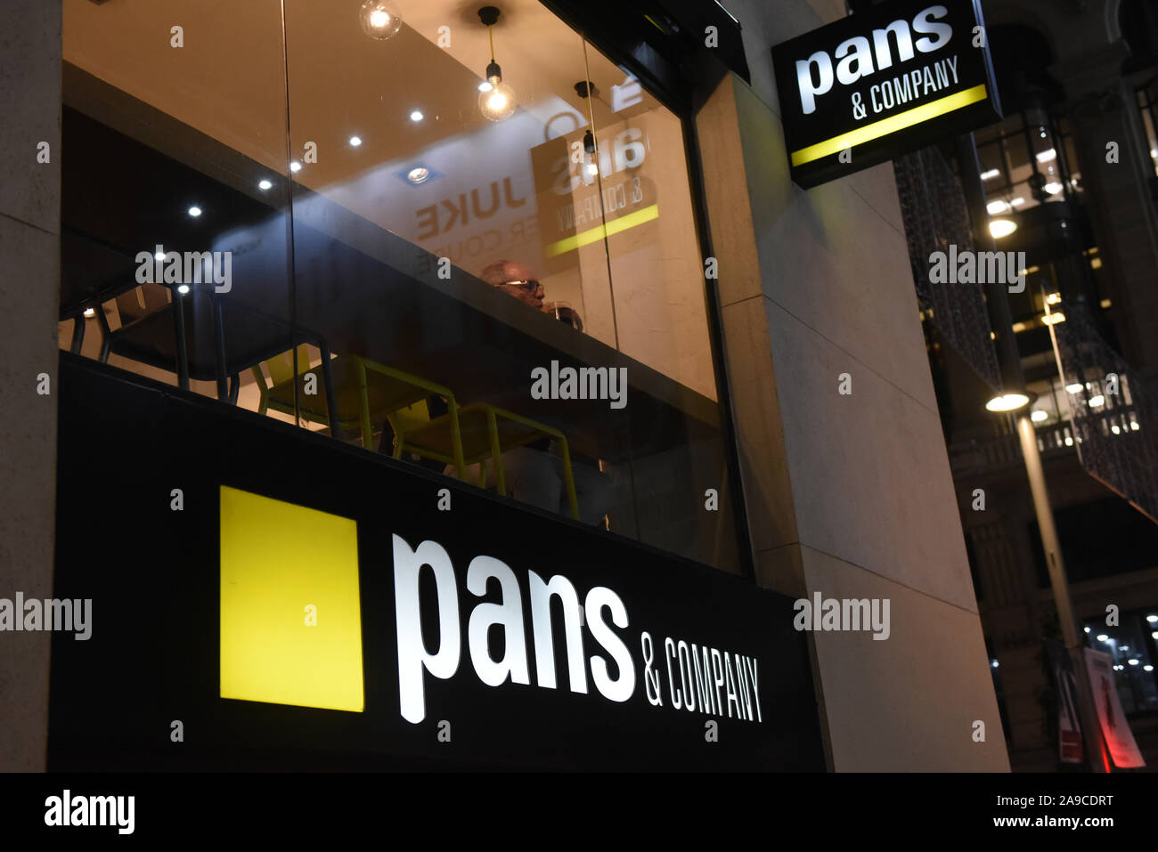 Restaurant brands logo hi-res stock photography and images - Alamy