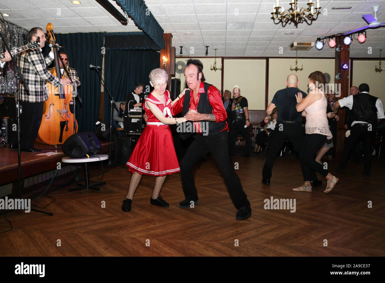 1950s couple dancing couple jiving hi-res stock photography and images ...