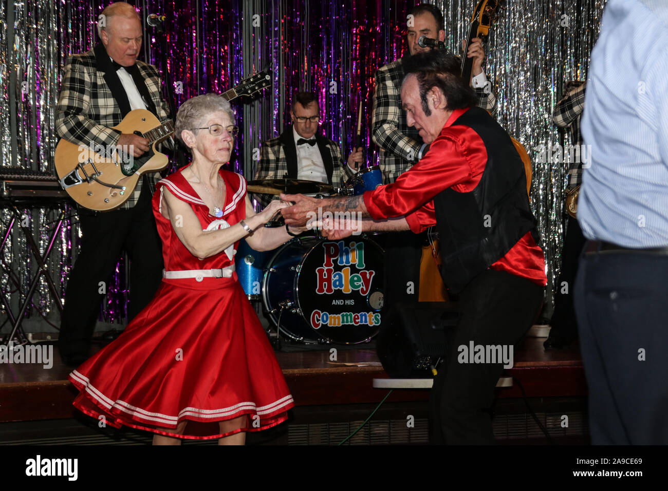 1950s couple dancing couple jiving hi-res stock photography and images ...