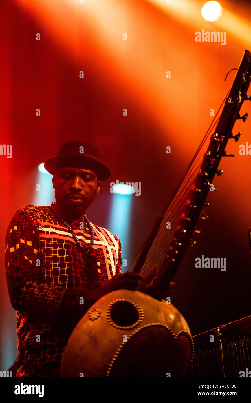 Dawda jobarteh singer hi-res stock photography and images - Alamy