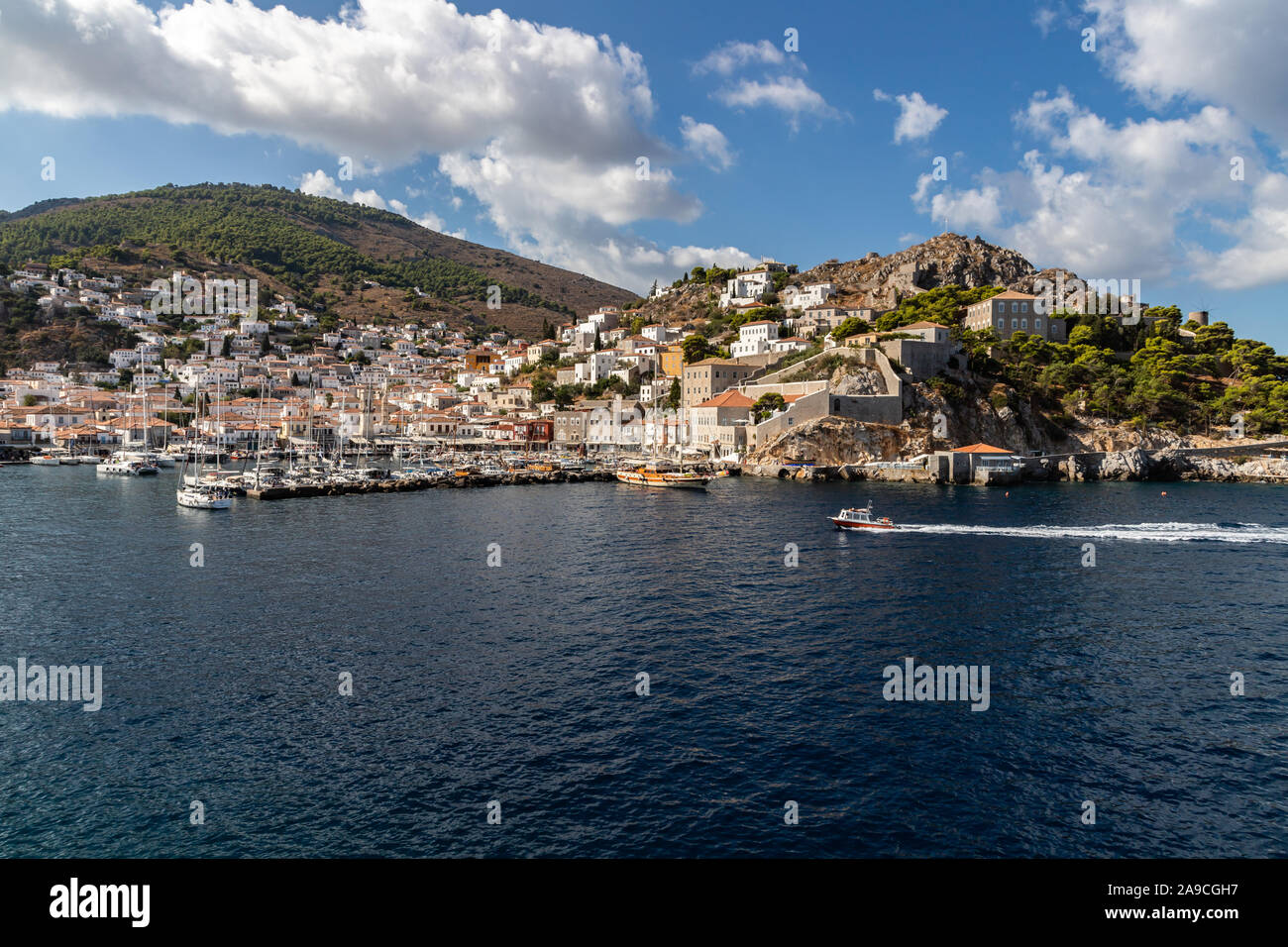 Boats buildings around pier hi-res stock photography and images - Alamy