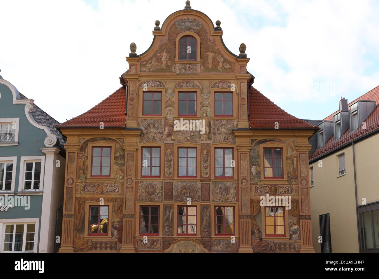 Historische Gebäude in der Altstadt von Ellwangen in Baden-Württemberg ...