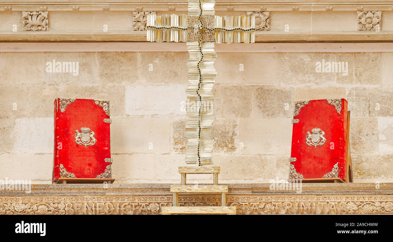 Altar winchester cathedral hi-res stock photography and images - Alamy