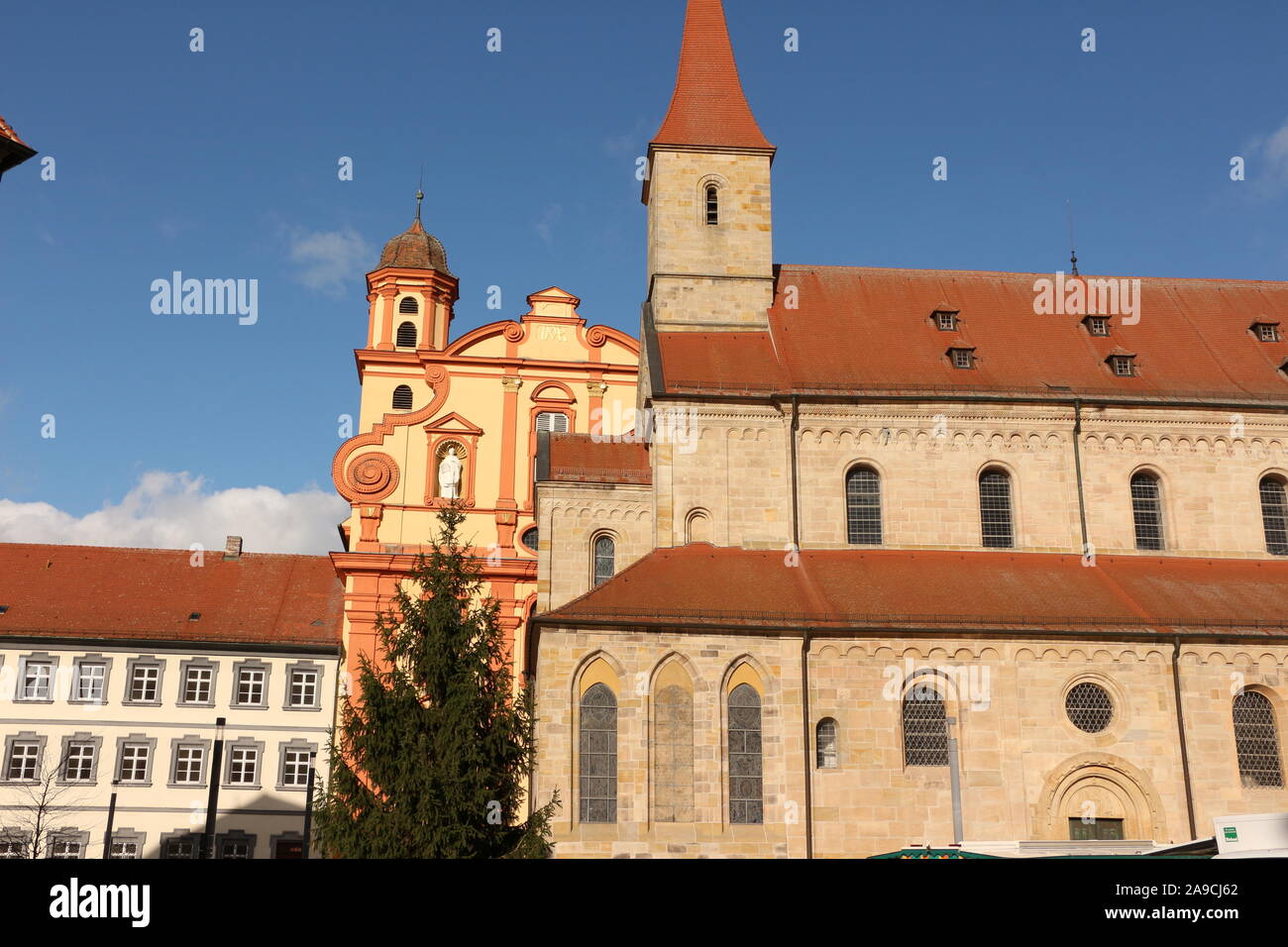 Historische Gebäude in der Altstadt von Ellwangen in Baden-Württemberg ...