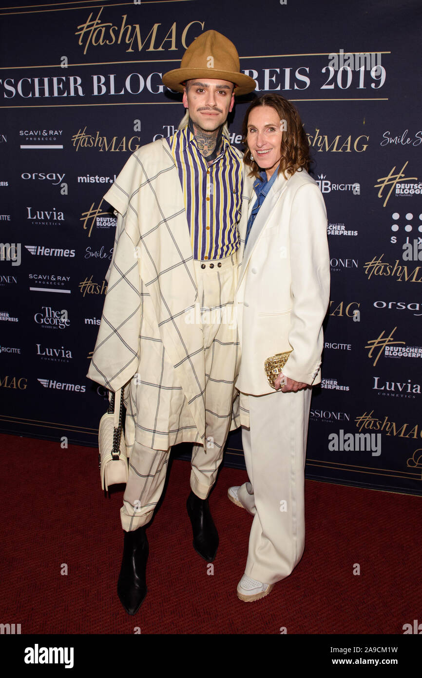 Hamburg, Germany. 14th Nov, 2019. David Jakobs (l), make-up artist, and ...