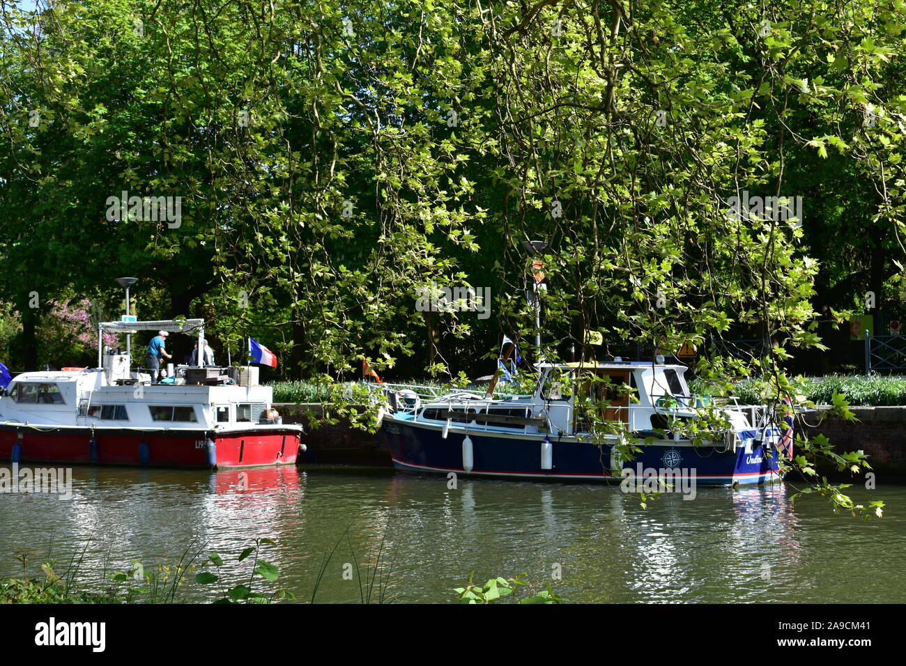 Red and blue boats on the river Deule in Lille, France Stock Photo - Alamy