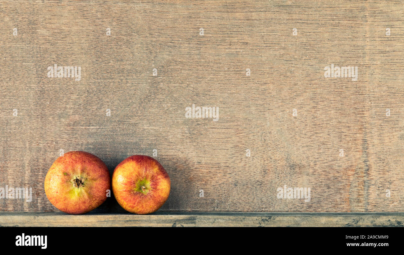 Small apples hi-res stock photography and images - Alamy