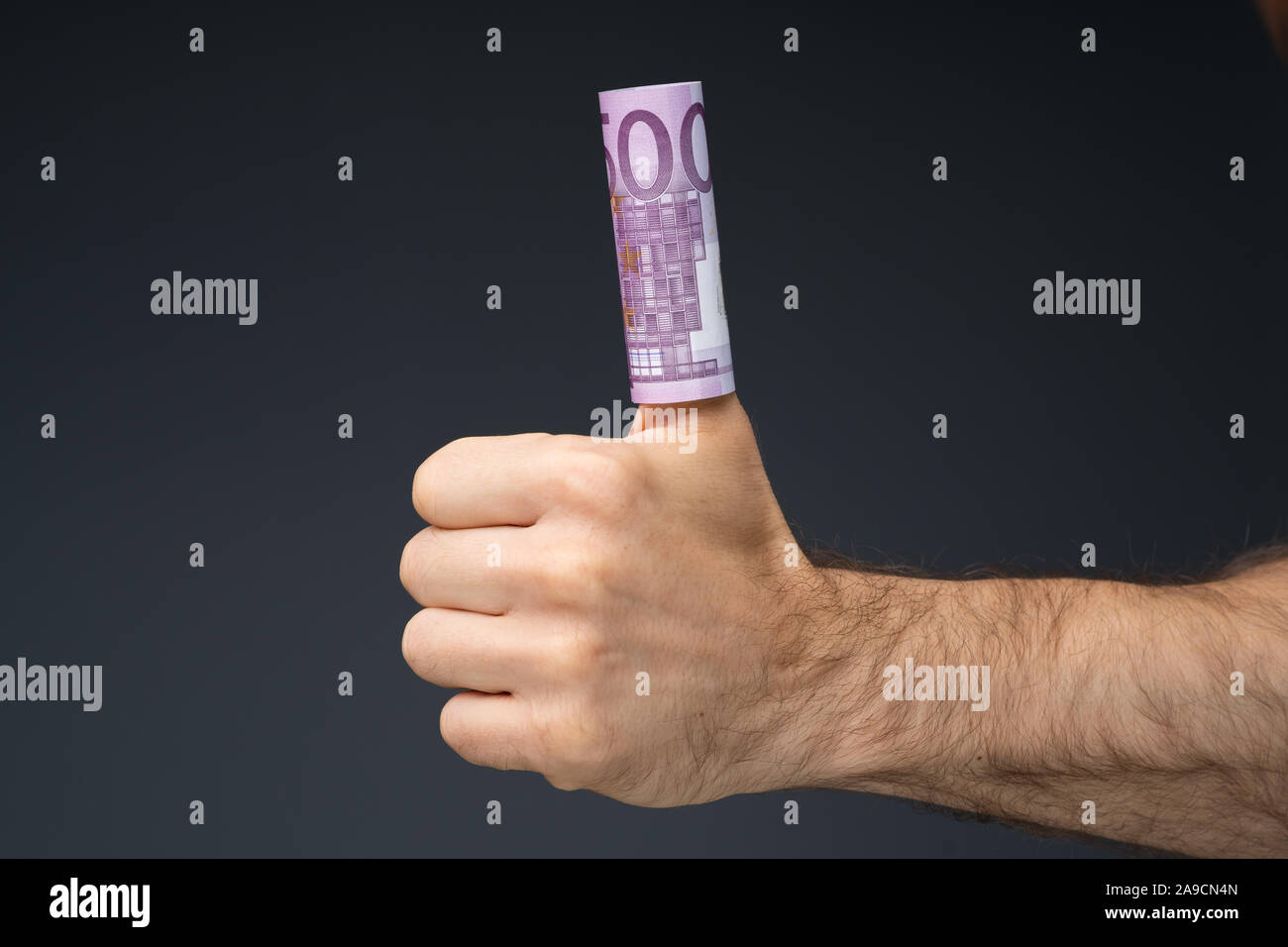 Hand hold 500 euro banknote hi-res stock photography and images - Alamy