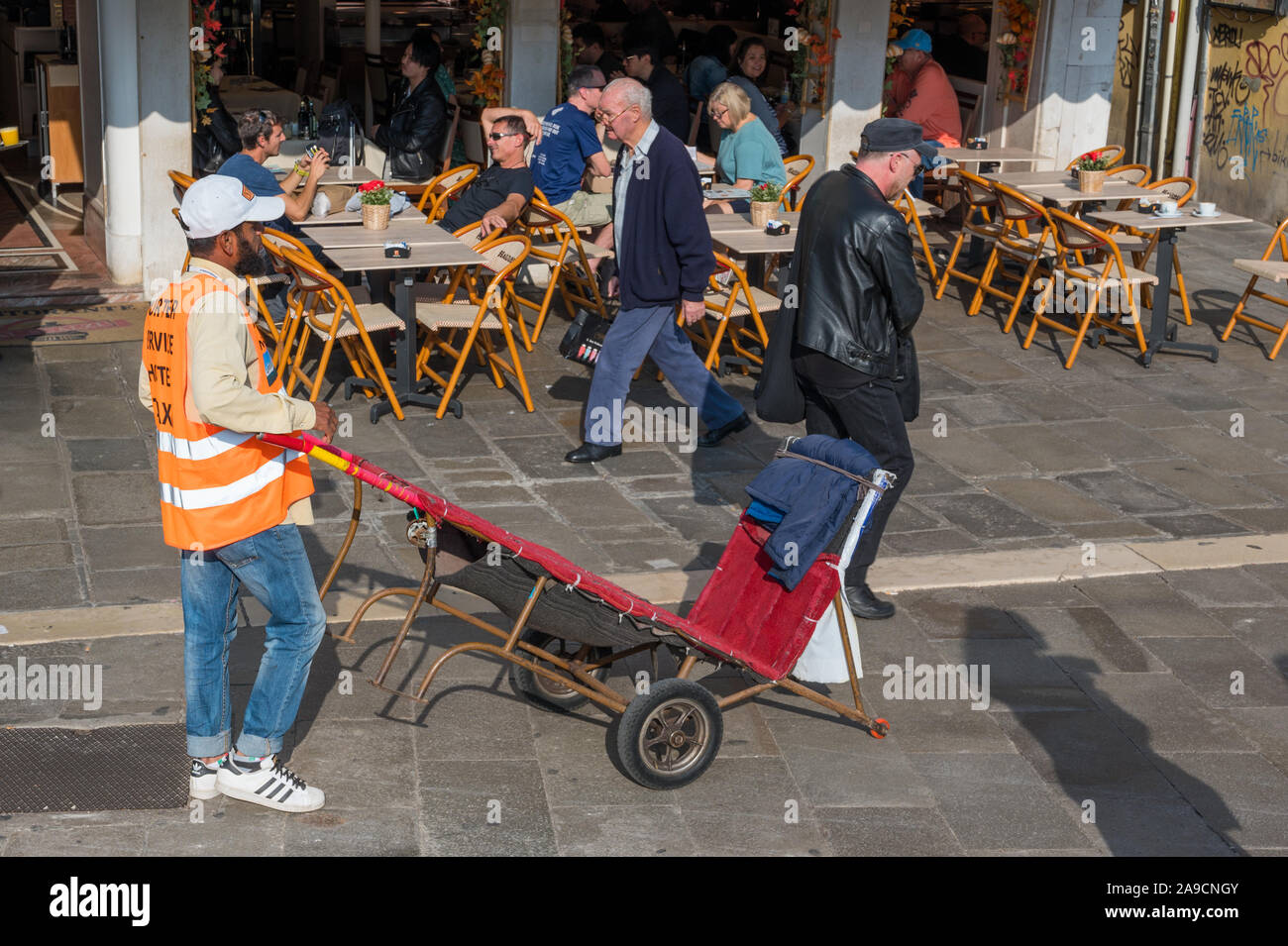 Porter service hi-res stock photography and images - Alamy