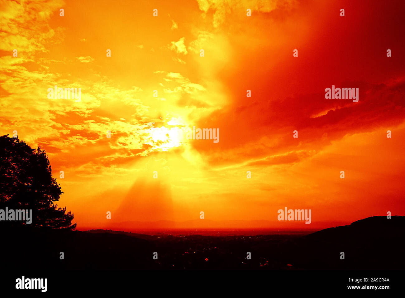 Red sunset sky hi-res stock photography and images - Alamy
