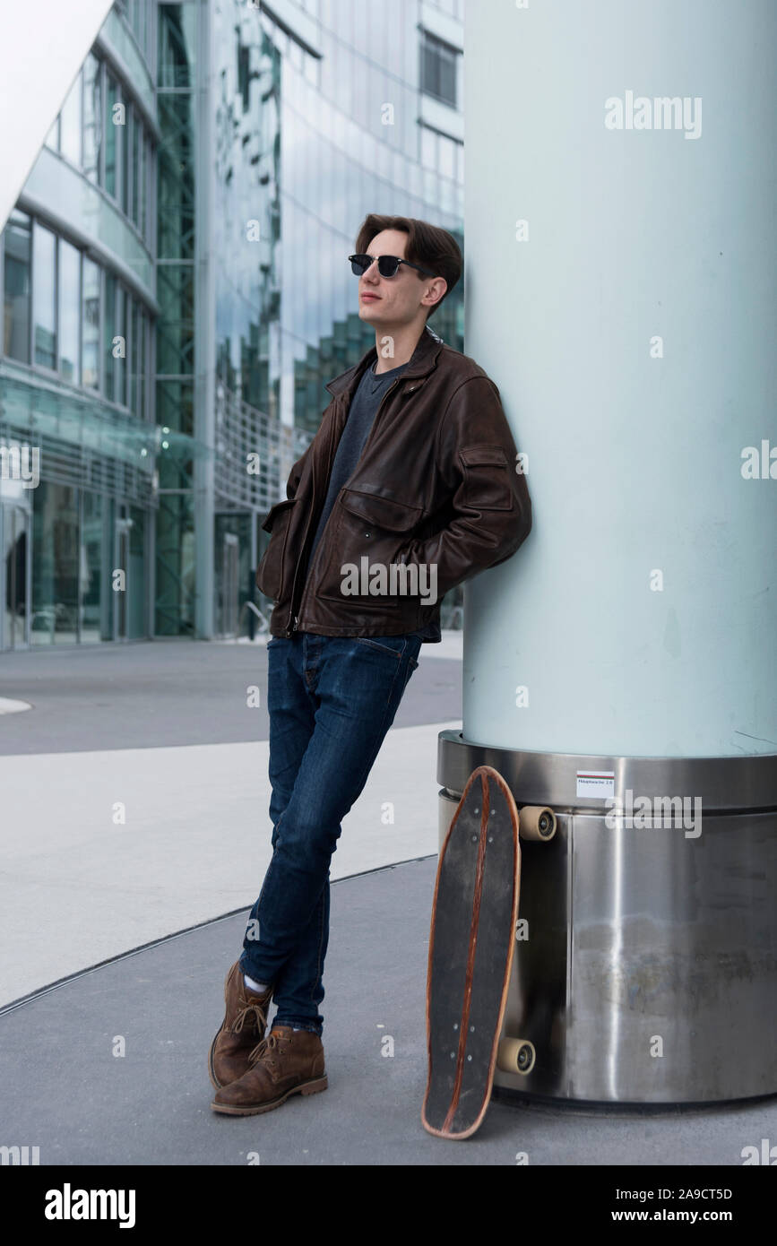 Pillar lean hi-res stock photography and images - Alamy