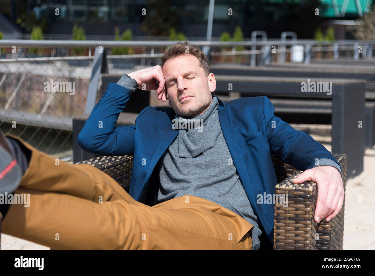 Business man, break, outside Stock Photo - Alamy
