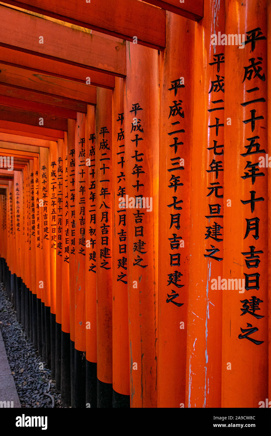 Iconic Thousand torii in Fushimi Inari-taisha shrine, Kyoto, Japan ...