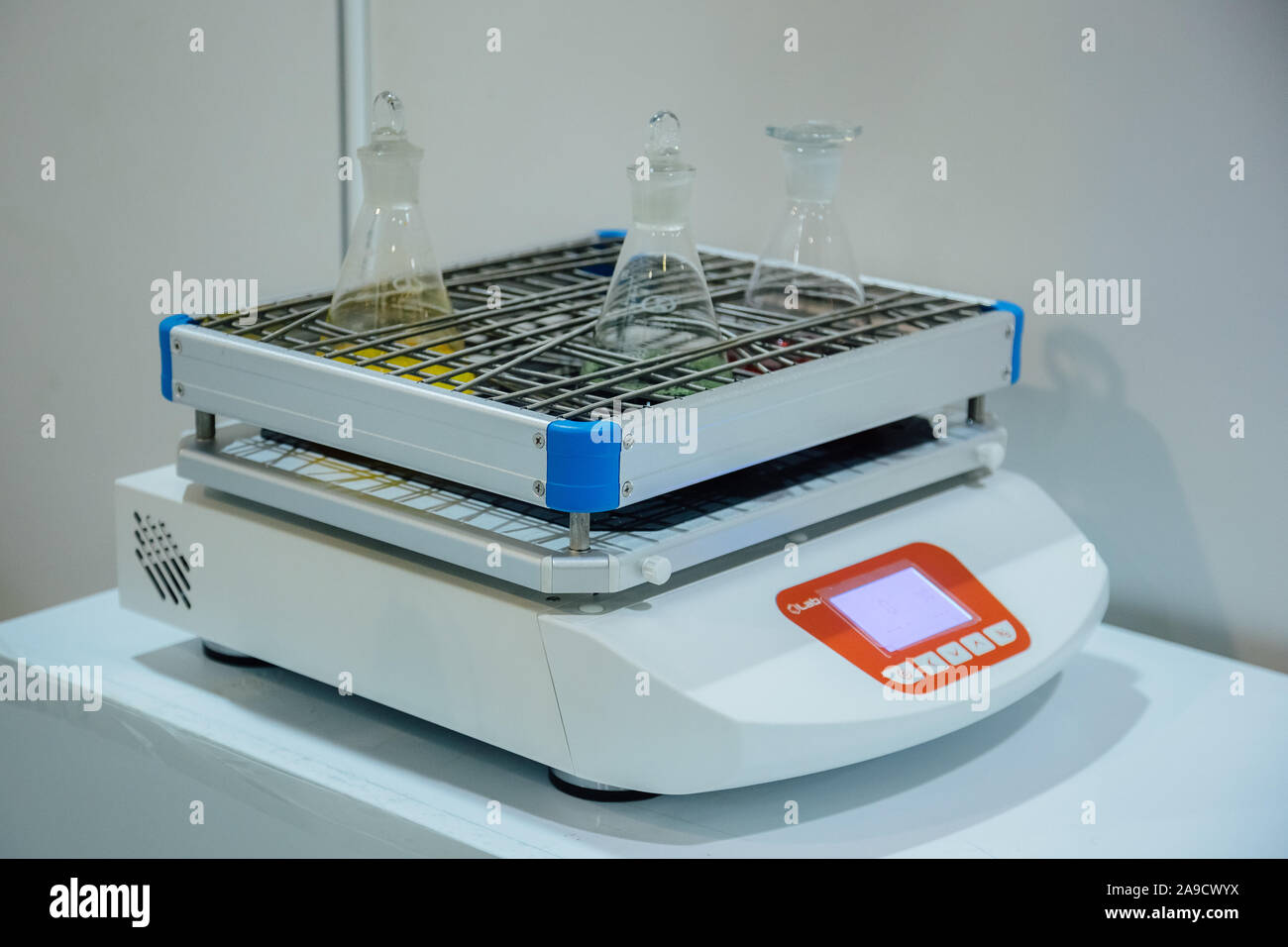 Incubator shaker hi-res stock photography and images - Alamy