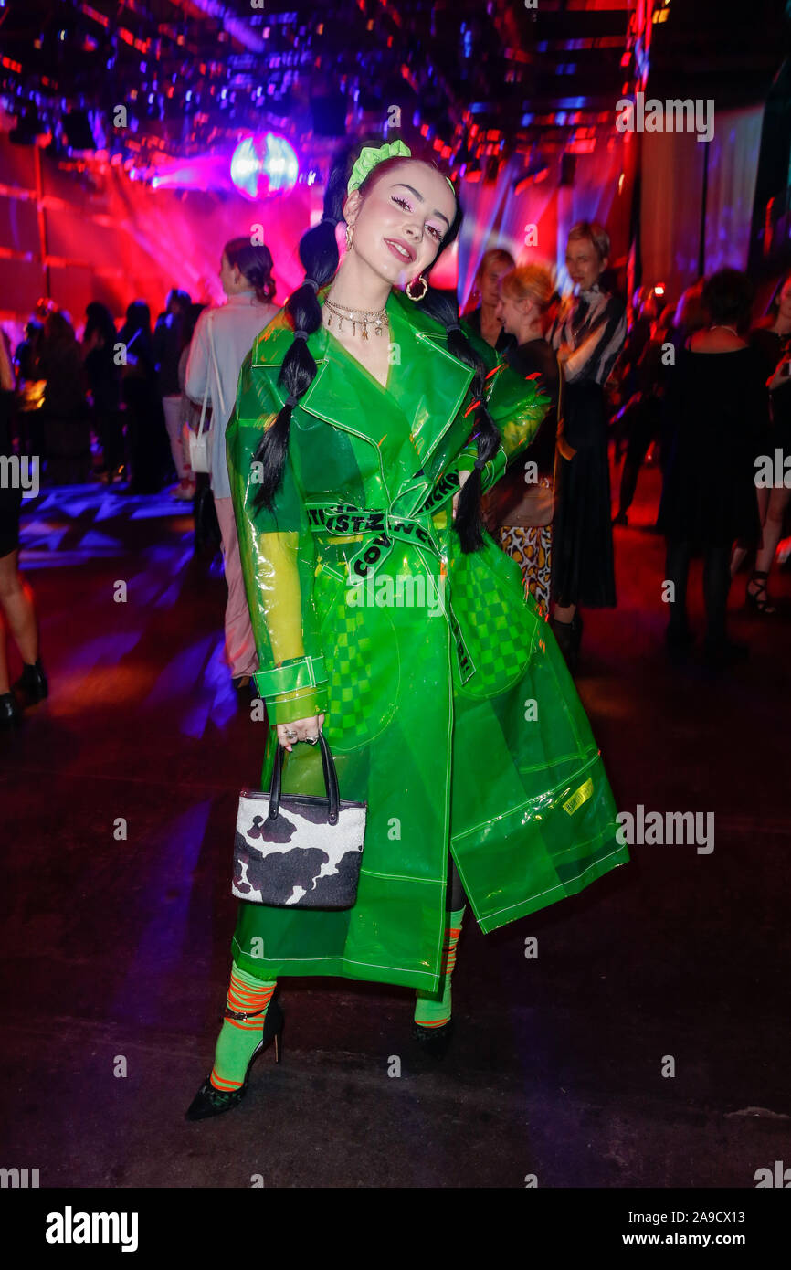 Celebrities bunte new faces award hi-res stock photography and images ...