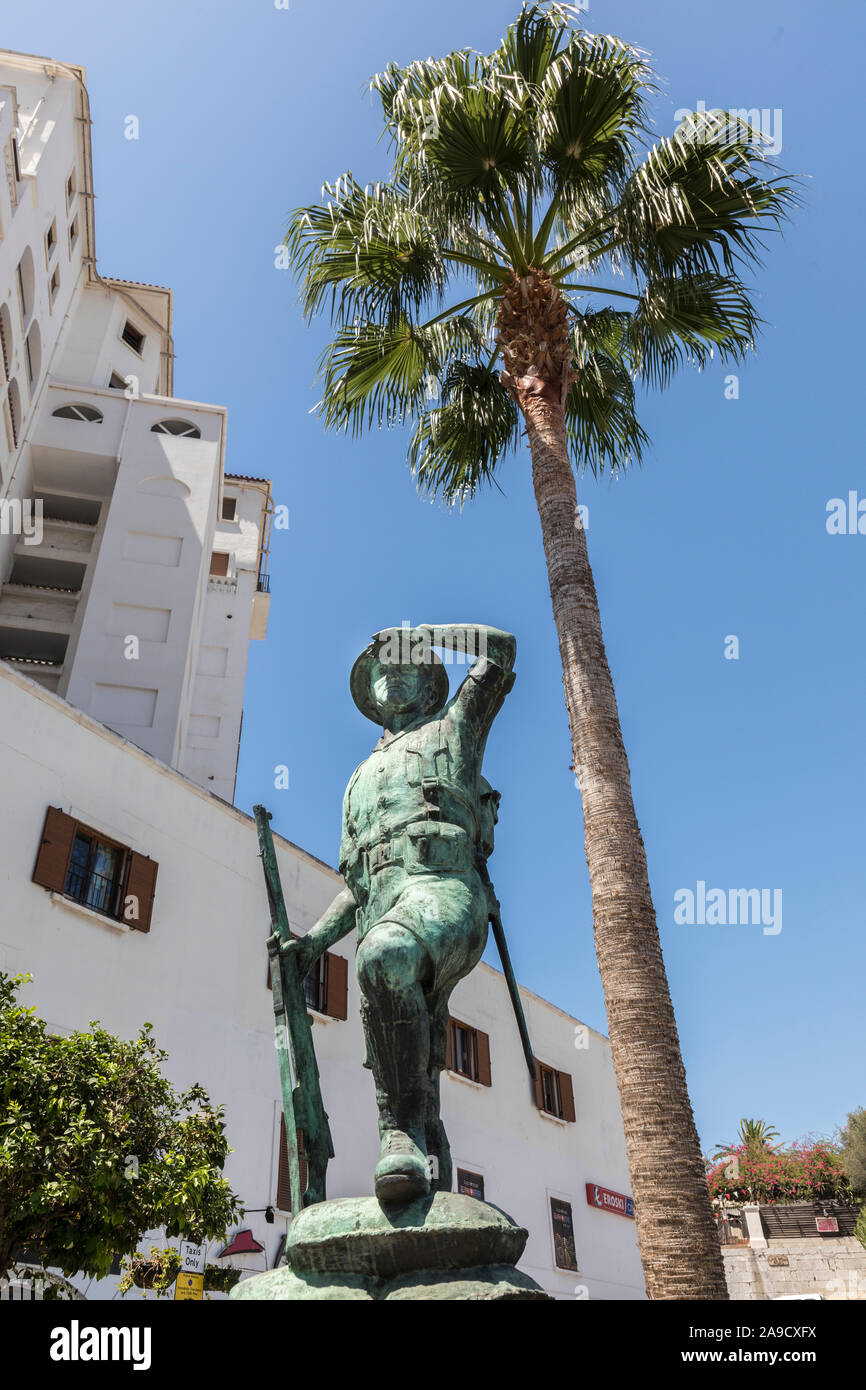 World war statue hi-res stock photography and images - Alamy