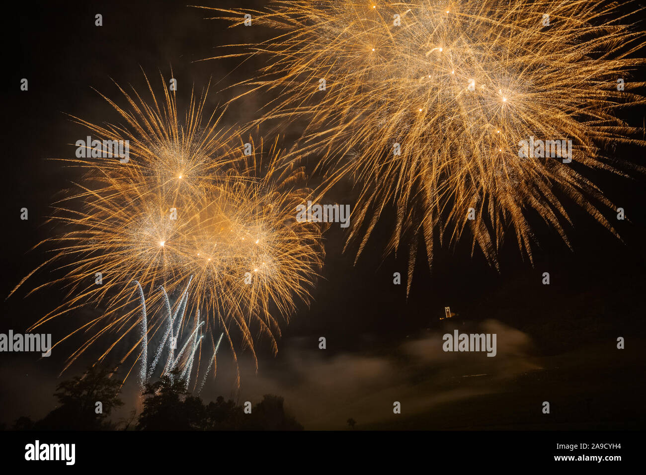 Multi burst fireworks hi-res stock photography and images - Alamy