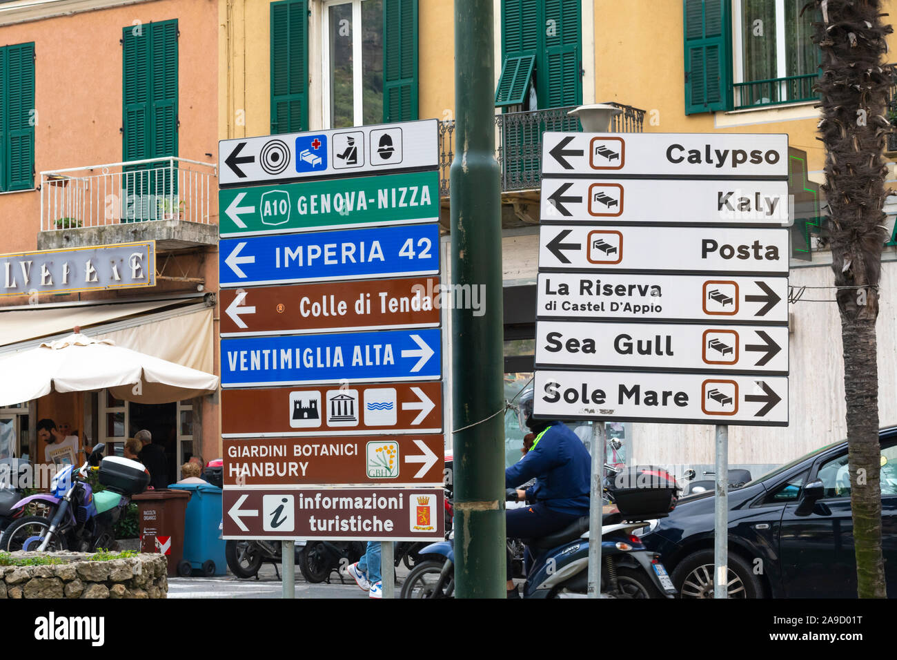 Street traffic map directions sign hi-res stock photography and images ...