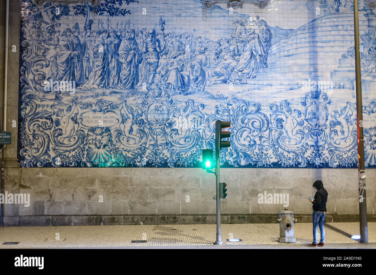Traditional wall picture from ceramic tiles in Porto Stock Photo - Alamy
