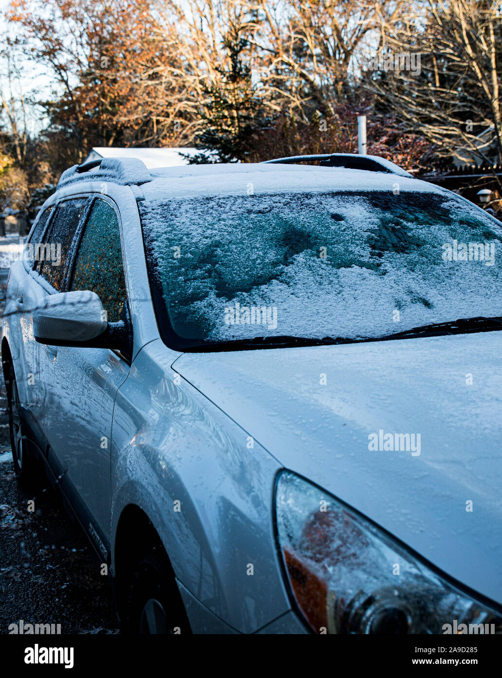 Car in the freezing ice cold driveway Stock Photo - Alamy