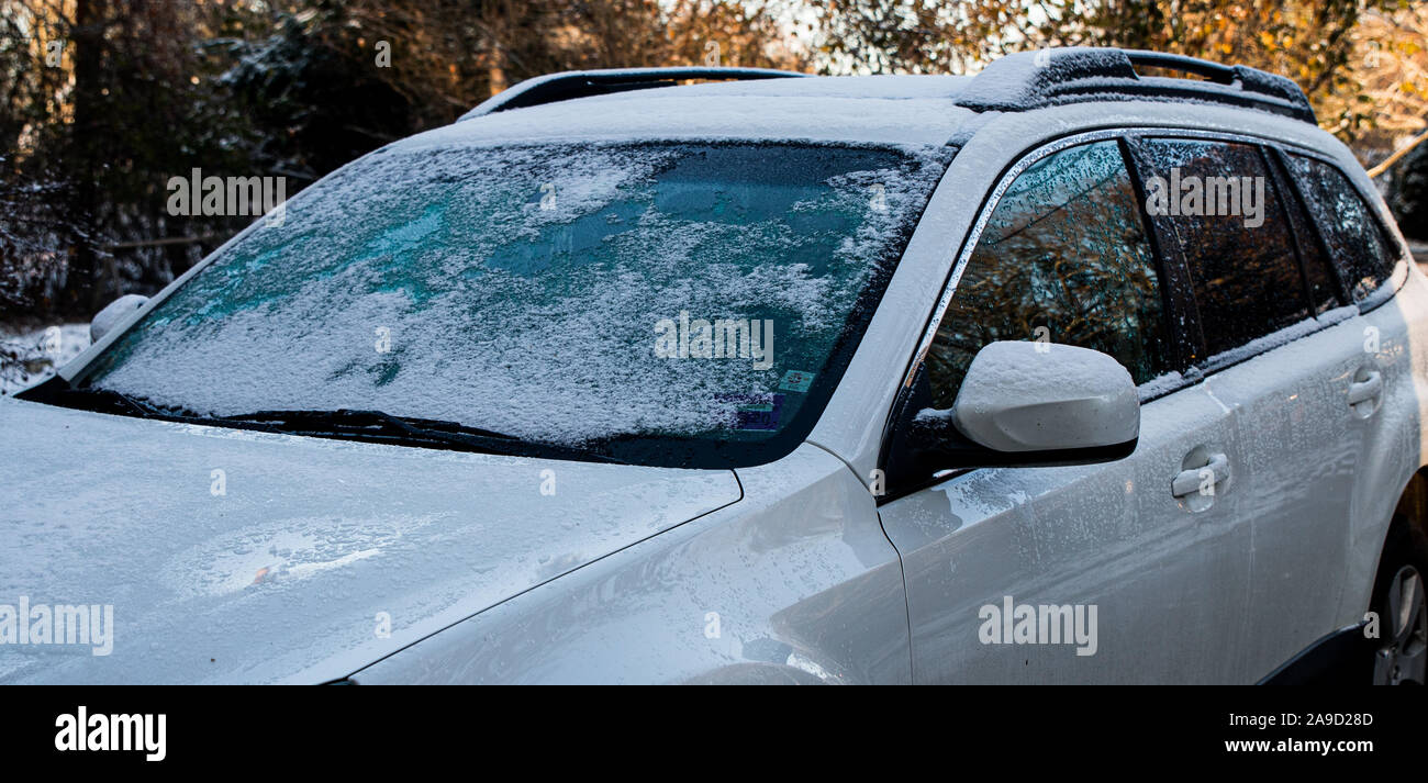 Car in the freezing ice cold driveway Stock Photo - Alamy