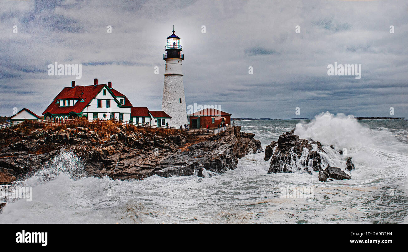 Rough seas lighthouse hi-res stock photography and images - Alamy